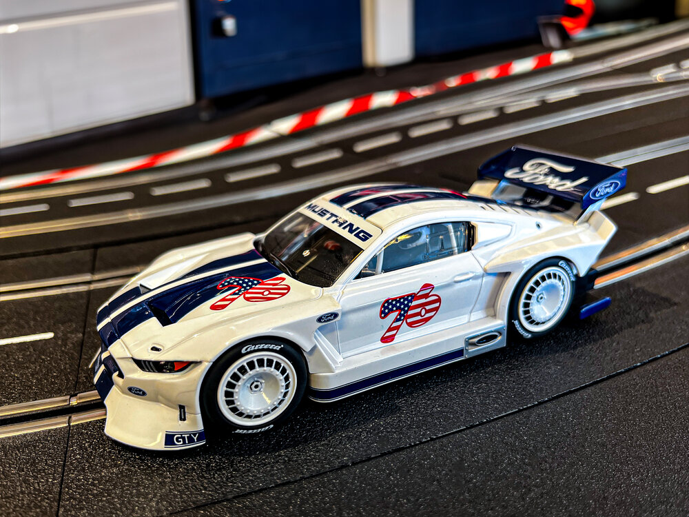 Ford Mustang GTY "No.76" | Carrera