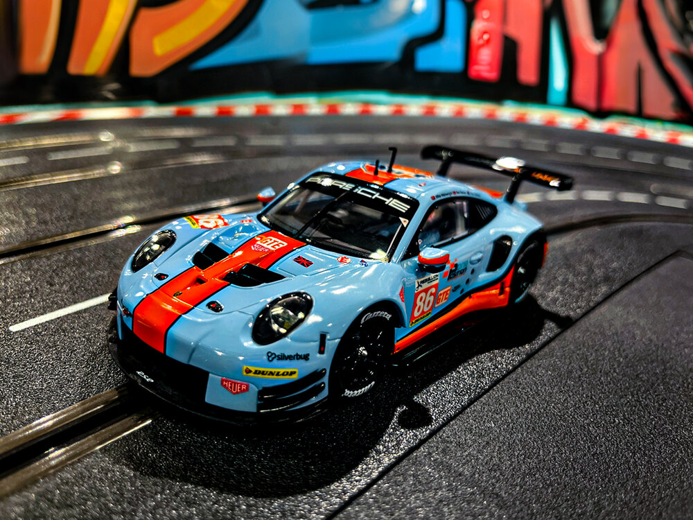 Porsche 911 RSR "Gulf Racing, Mike Wainwright, No.86", Silverstone 2018 ...